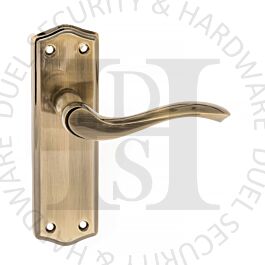 Old English OE178LAB Warwick Latch Lever Door Handle On Backplate ...